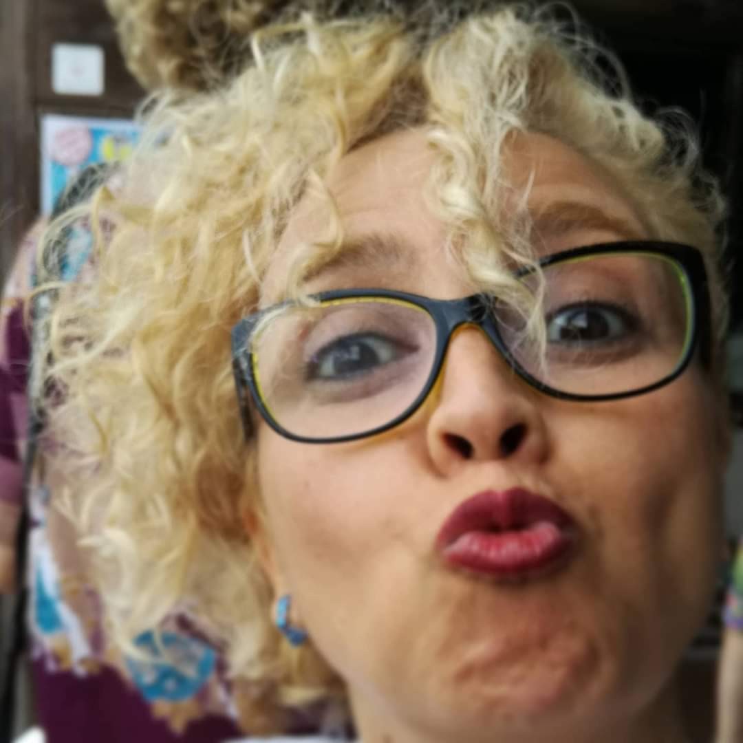 Ricci gialli come mimosa per la “Giornata Internazionale delle Donne” l ...